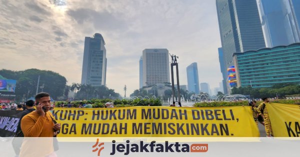 Masukan Tak Digubris, Masyarakat Aksi Bentang Spanduk di Car Free Day ...