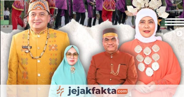 Didampingi Ketua Dharma Wanita Persatuan (DWP) Unit DPPKB Kota Makassar ...