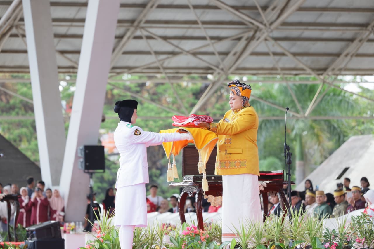 Winda Aulia, Siswi SMAN 1 Makassar Dipercaya Jadi Pembawa Baki ...